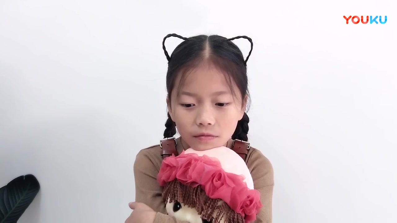 小女孩很爱的猫耳朵发型原来是这样扎的, 很简单的哦