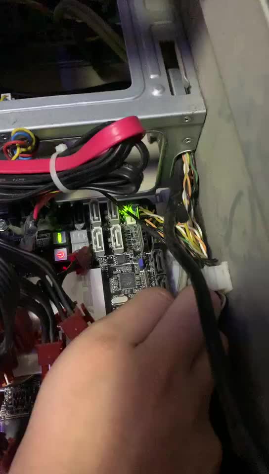 华硕Z9PE-D8主板一个非常奇怪的无法点亮的问题