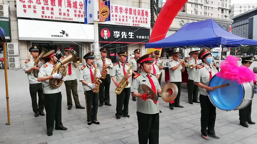 今天是国际禁毒日,我参加了海城市禁毒大队的宣传活动