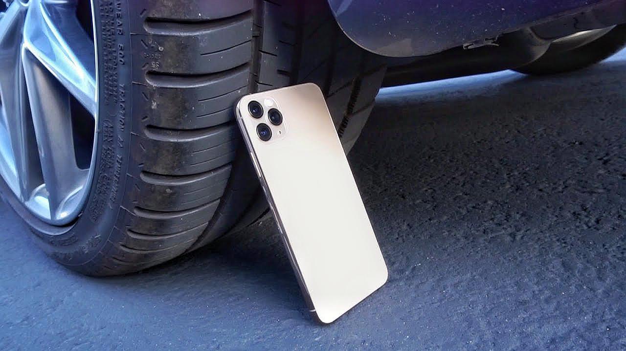 iphone11Pro抗压能力有多强?老外开车进行测试,看结果全明白了