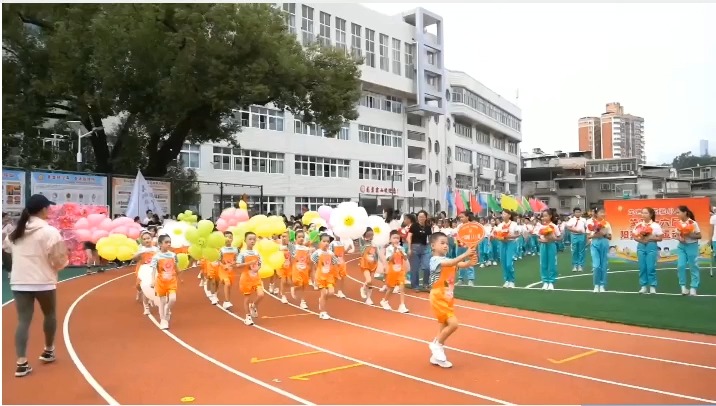 一年级运动会开幕式方阵表演 一等三