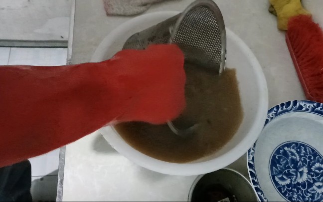 热水+氢氧化钠(NaOH)=洗油烟机神器 油污入水即溶