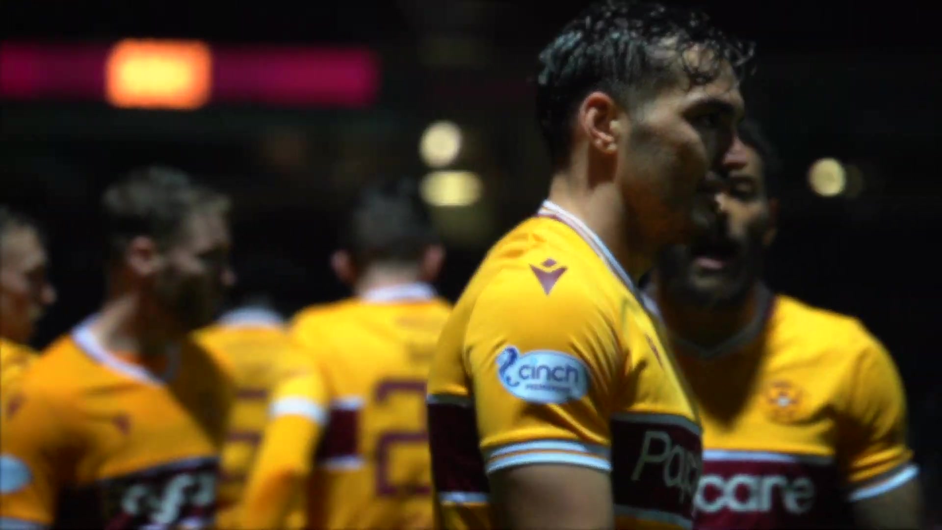 【足球实况转播】场边视角 堪比游戏 Tony Watt scores his first for ...