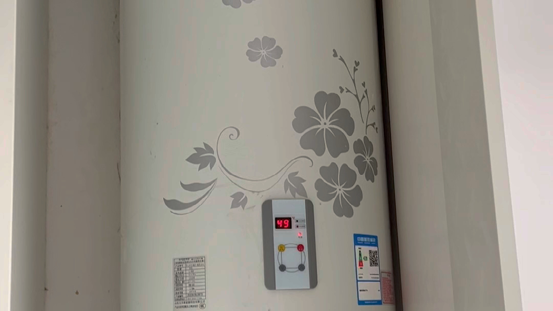 开发商送的太阳能热水器可以留下来用,好用的!