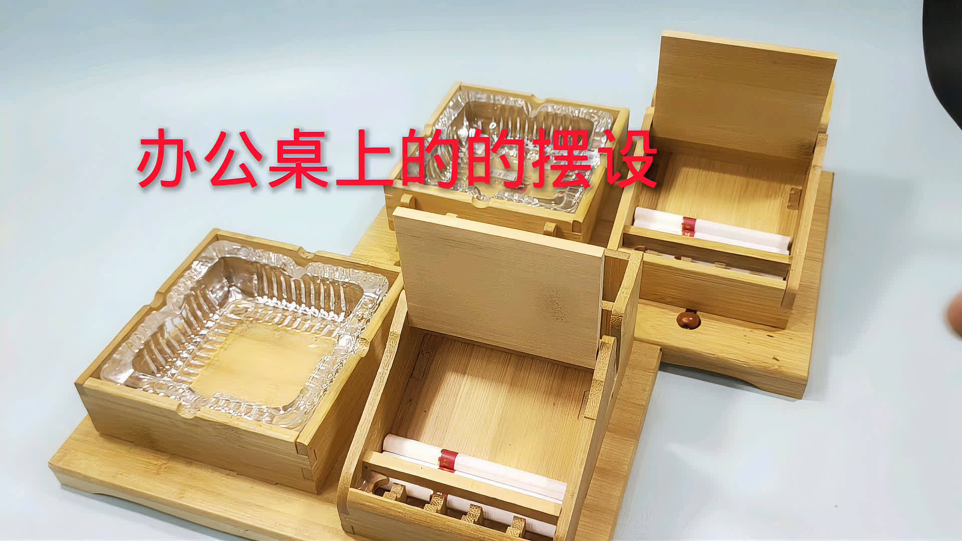 创意办公桌上的摆设