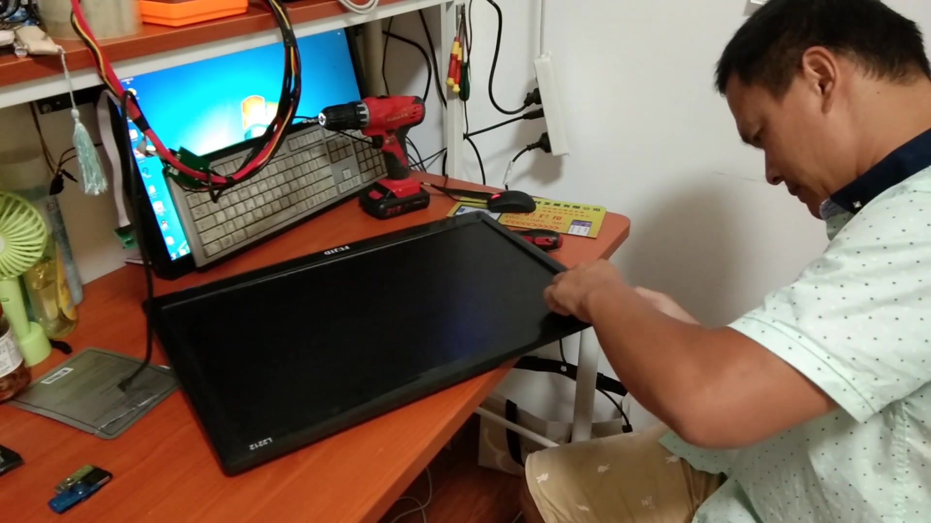 显示器黑屏不开机电源板坏了