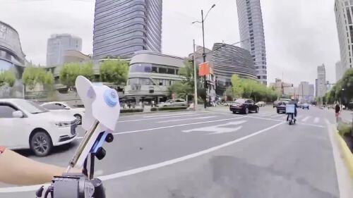 绿驹新款电动车实测:续航翻倍,智能升级,通勤神器来了!