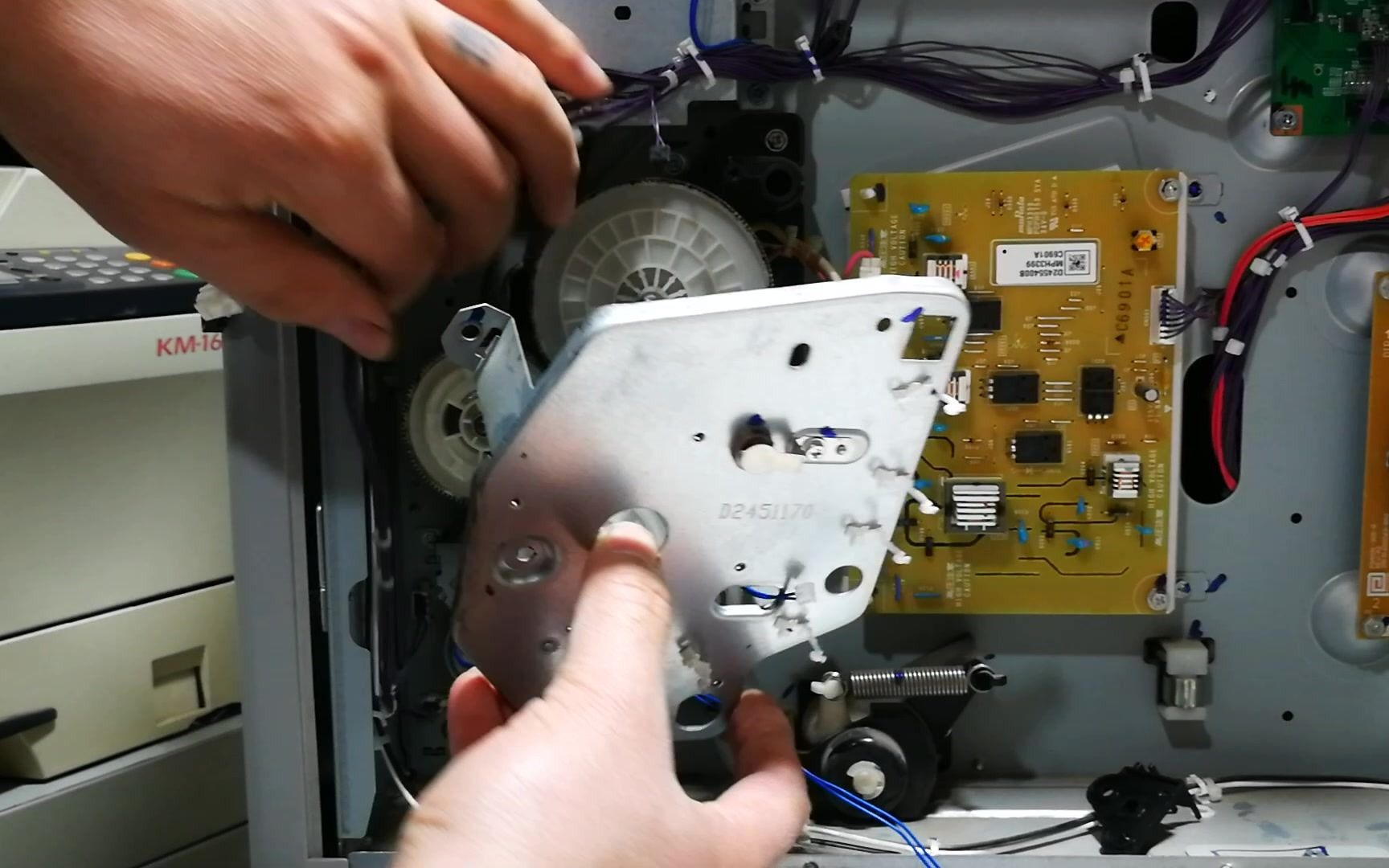 理光2014AD复印机拆解主电机步骤