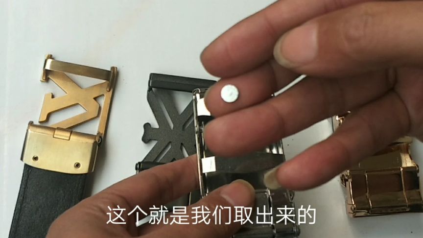 商城皮带扣款式多样,一招就能识别铁质扣头,方法原来如此简单