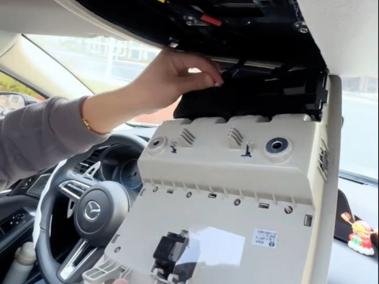 马自达3昂克赛拉专用行车记录仪,天窗取电免走线安装教程,带24小时...