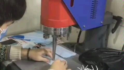 无纺布口罩耳带绳子超声波焊接生产机器、口罩松紧带超声波焊接工艺...