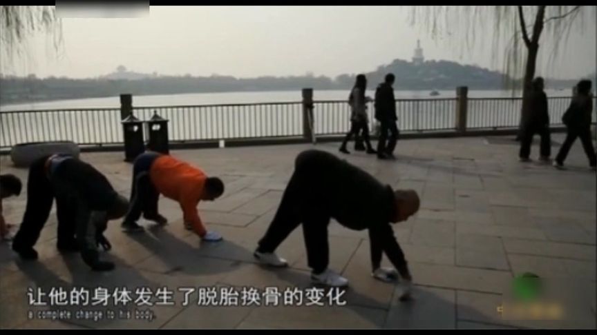 八旬老人独特健身方式,学动物爬,竟然摆脱多年的疾病!