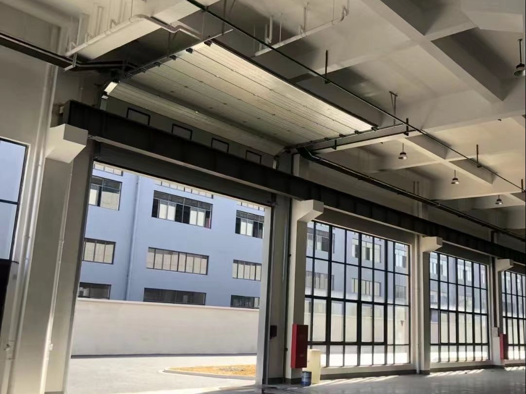 什么是工业滑升门,他有什么特点呢?电动升降门提升门彩钢板,抗风保温...