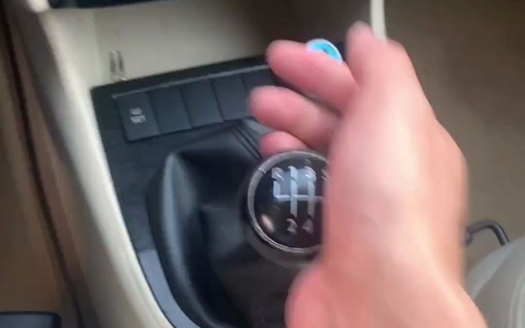 手动档离合器和油门的配合