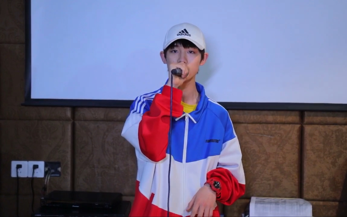 丁程鑫喜欢的歌《荣耀》(高清版) 180411