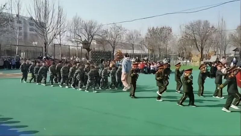 每周一的升旗仪式、 幼儿园户外游戏 幼儿园传统游戏