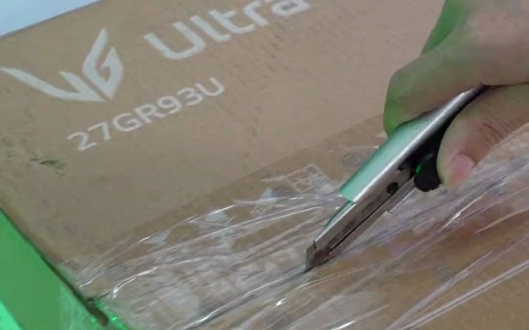 LG旗舰店-新品开箱LG 27GR93U电竞显示器到货,4K 144Hz刷新率,IPS...