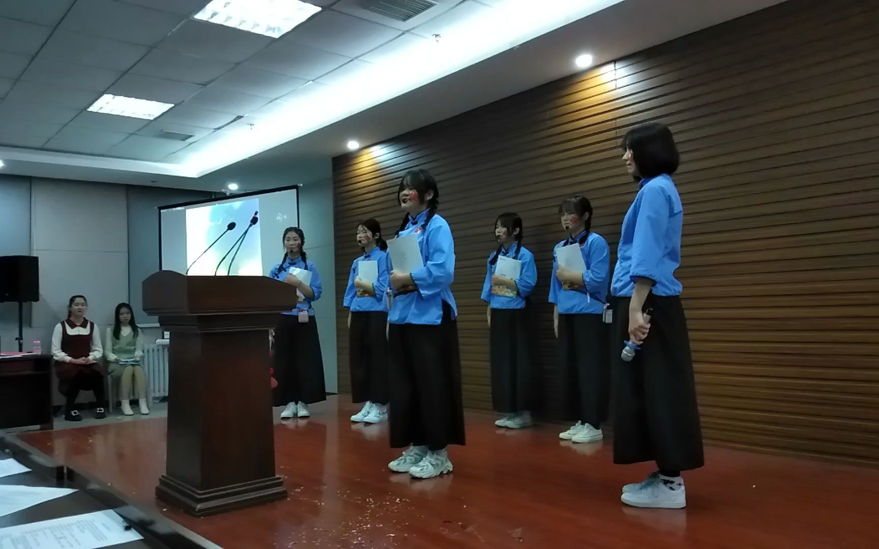 美丽校园青春校园诗歌比赛!《永远跟党走》朗诵