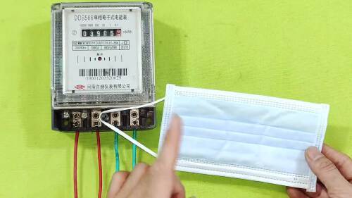 老电工亲测!电表上放口罩真能省电?实验结果太意外,赶紧试试!