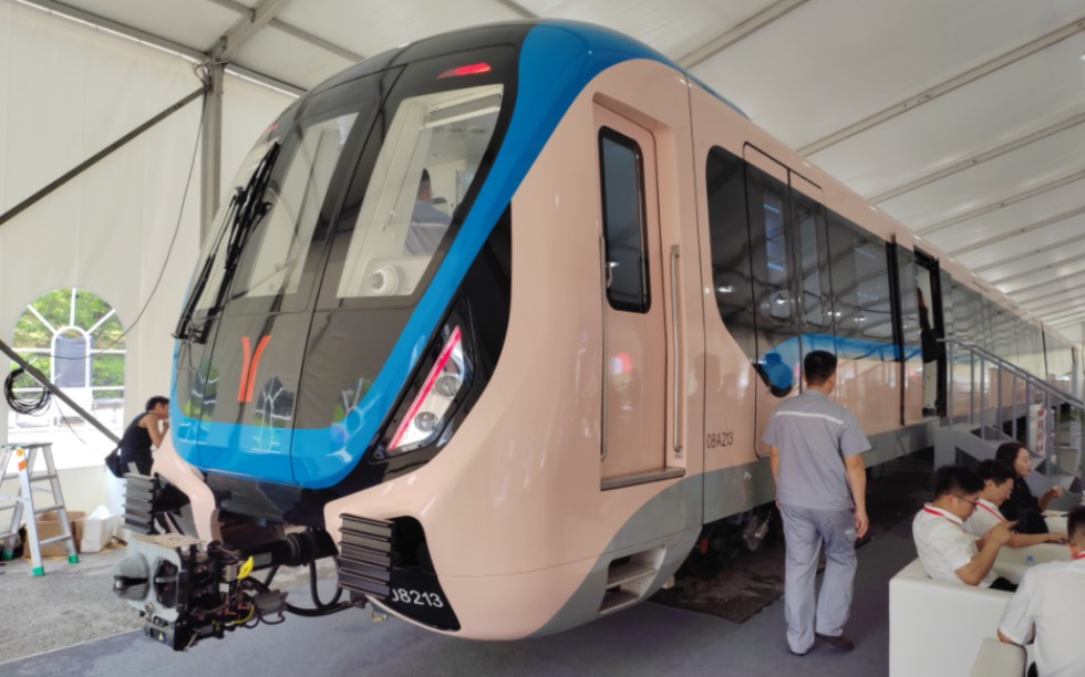 广州地铁二号线、八号线A8型电客车琶洲轨道交通展览会正式亮相,...