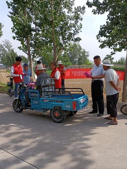 嘉祥县纸坊镇司法所开展秸秆禁烧宣传活动