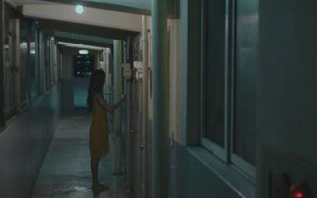 抖音“敲门神曲”火了,网友秀起“暗黑化妆术”,音乐节奏好诡异