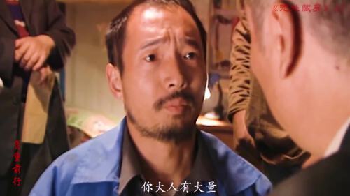 杨兵为了生计讨口饭吃, 忍辱负重不得已干起了保姆