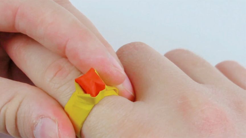 心灵手巧的手工设计,送给心爱的人一枚戒指,纸折戒指手工制作