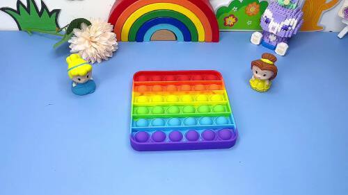 最后一个按钮是谁按到的呢益智小游戏