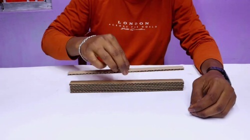 纸箱制作辆遥控卡车模型