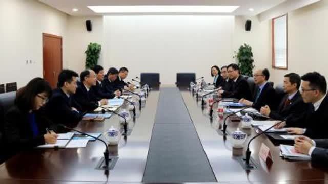 你见过政府为其修改法律的钉子户吗?高速公路穿楼而过,堪称最牛钉户