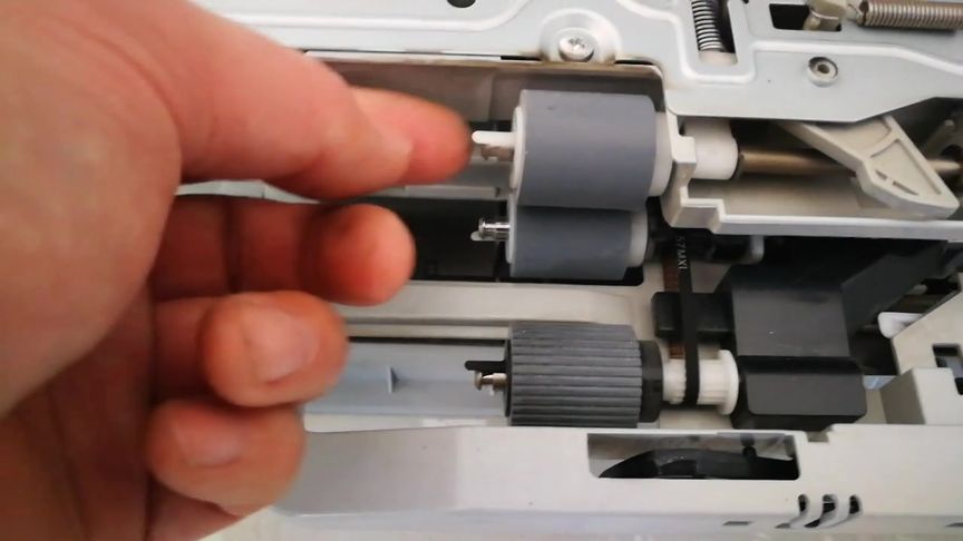 夏普4608复印机搓纸轮更换方法(费事那种哦)