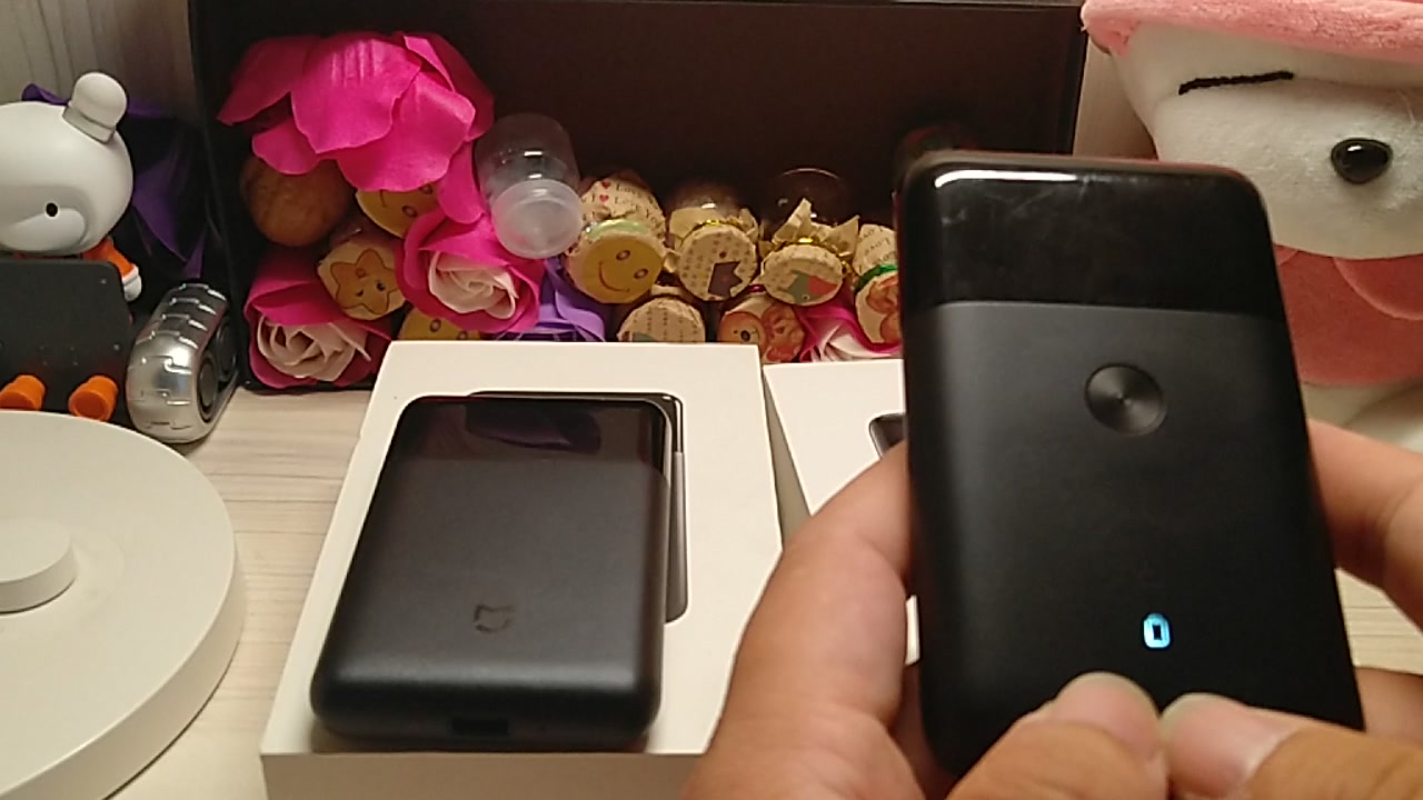 米家便携式电动剃须刀,看看指示灯,就知道谁是最新版!