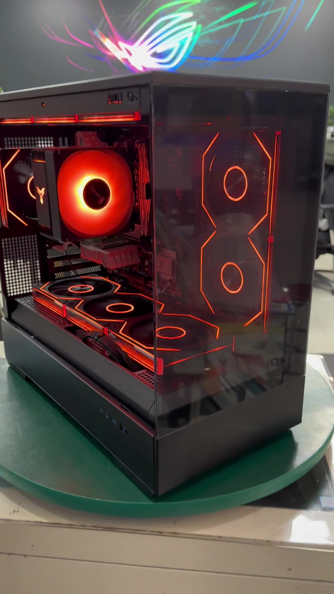 人美穿啥都好看,机箱帅配啥都好看#电脑 #电脑配置 #显卡 #华硕主板