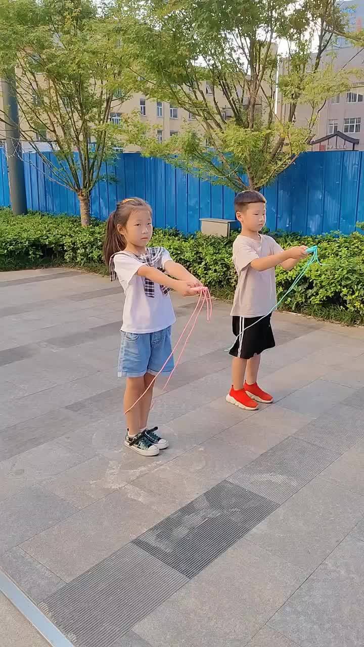 自从有了计数跳绳,孩子们太喜欢了,每天不跳够500个不回家