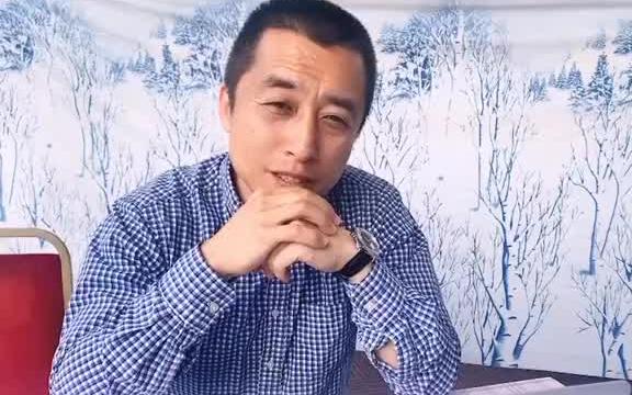 Burberry给大家印象最深的就是它经典的格子图案