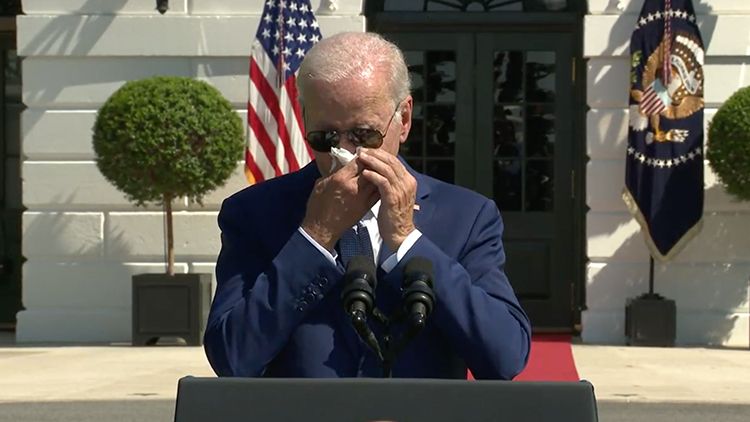 拜登新冠检测转阴 露面时仍咳嗽不停还当众擤鼻涕