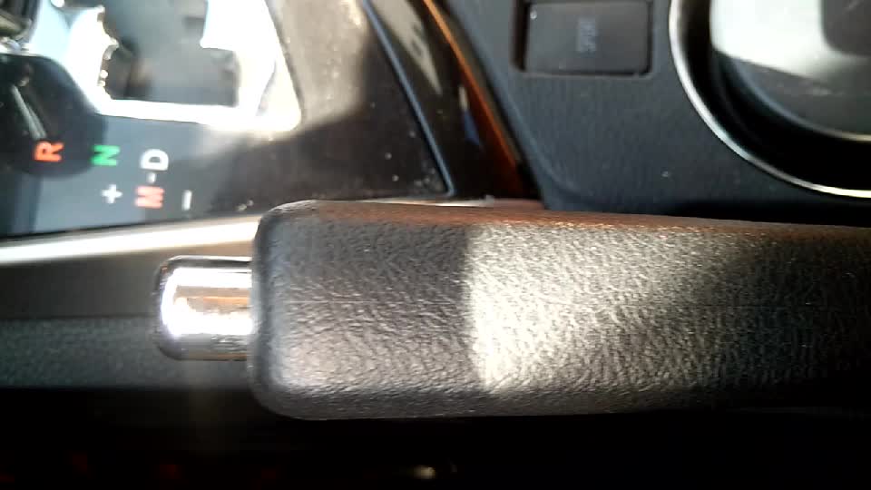 卡罗拉的手刹车不是电子杆的