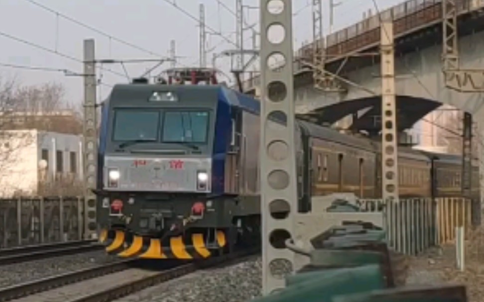 [中国铁路]开往家乡的列车 K257 天津-成都经过天津西站附近
