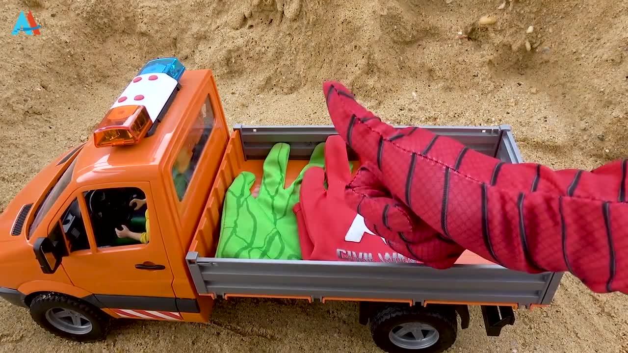 工程车救援队,怪物山洞偷吃汽车非常危险!