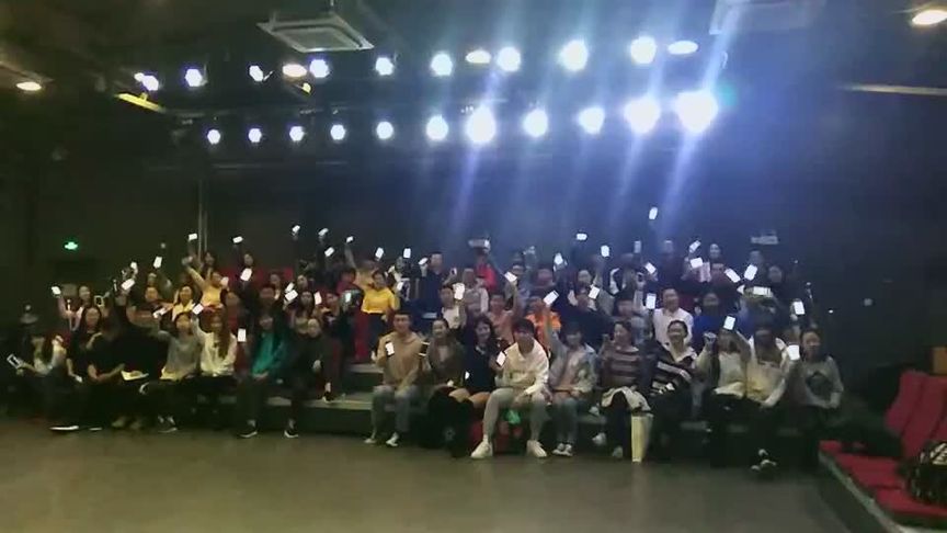 “大学生领赞十九大” 活动展开 北京电影学院表演系同学积极领赞