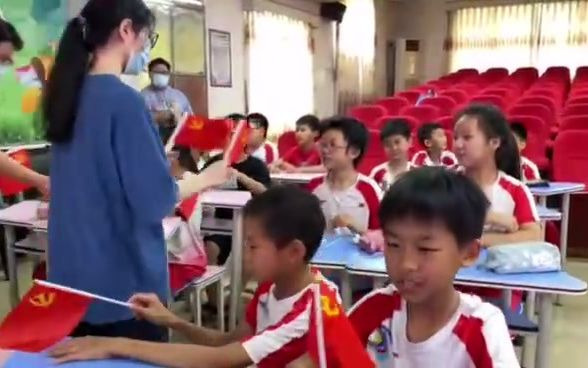 2021 广东东软学院 数字媒体与设计学院工业设计一班 “党志少年强”...