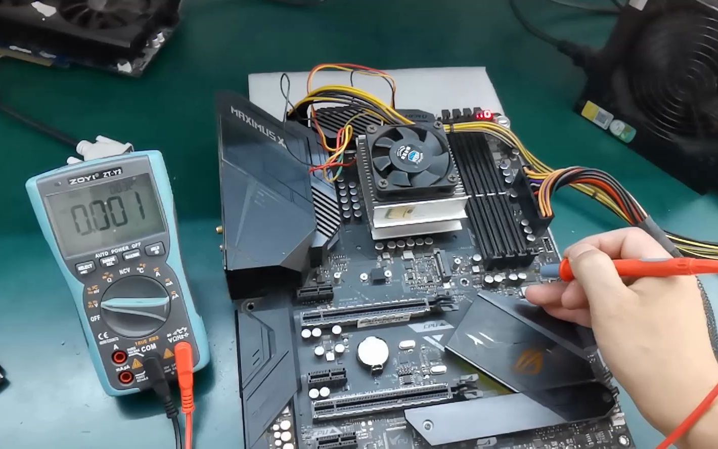 华硕电镜板主板不显示,这种通病往往更换1颗电容,就能修复!