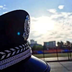 警梦考研 