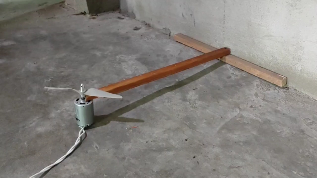 搭配合适的螺旋桨,这种普通的电机也能起飞