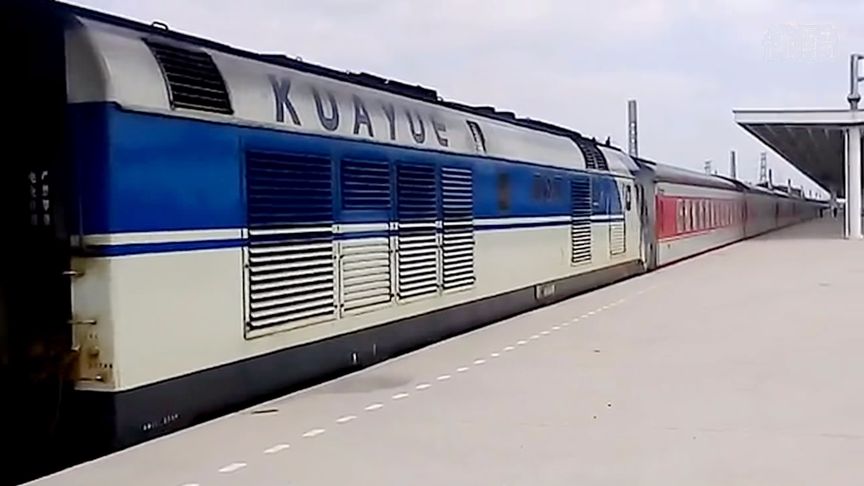 泰州开往深圳东的K94次列车 DF11G牵引出江都站