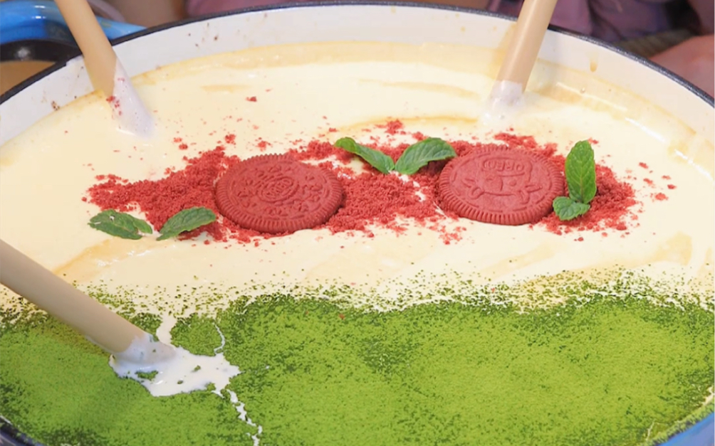 自制料超多的【双拼奶茶吨吨火锅】,猛吸一大口,太爽了!过年在家和...