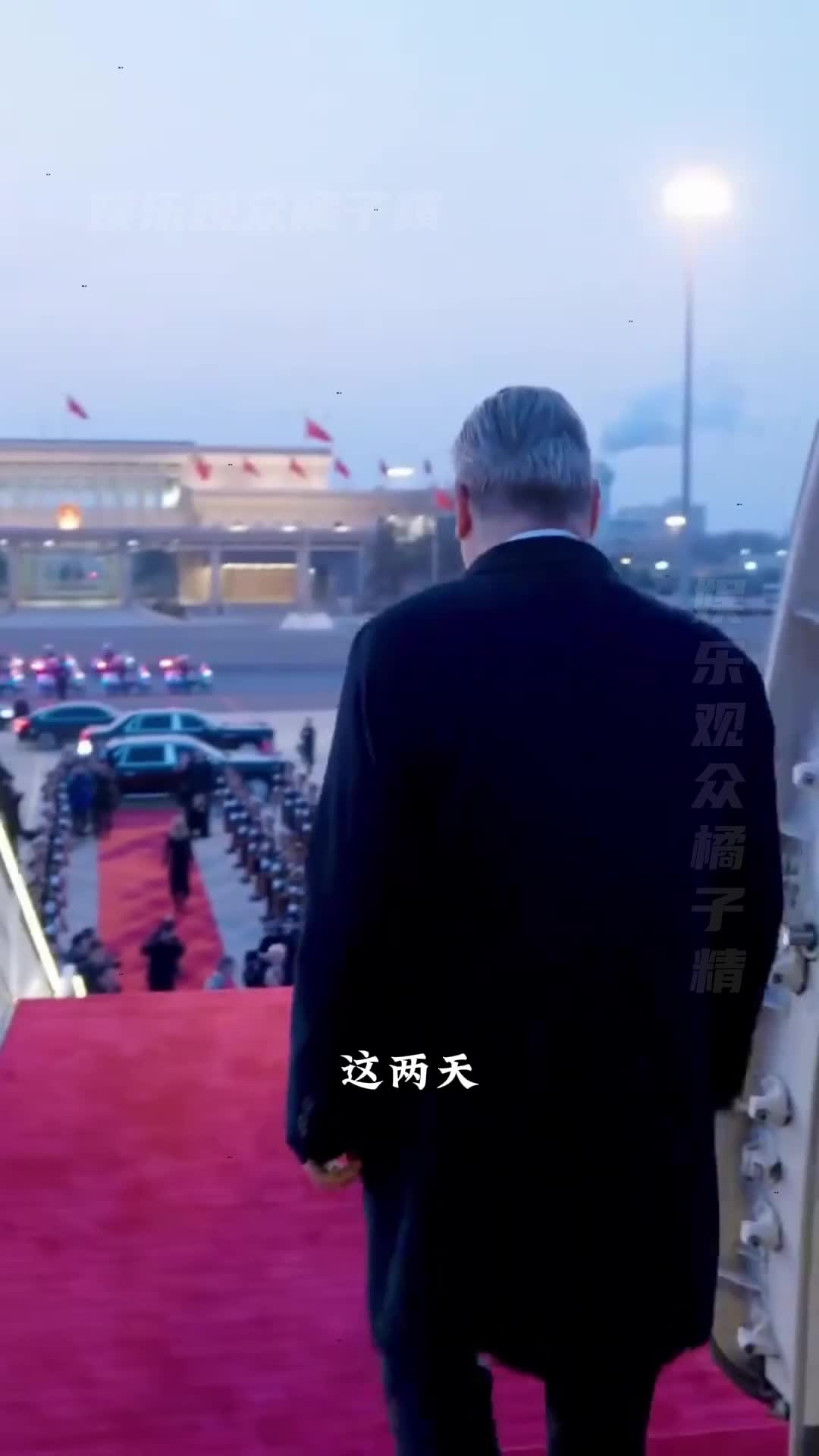 随橙想呢,这个国王小老头也是追风少年来的#英国王的新车是莲花 #...