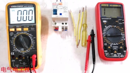 万用表不止查故障,这2招教你玩转它(1