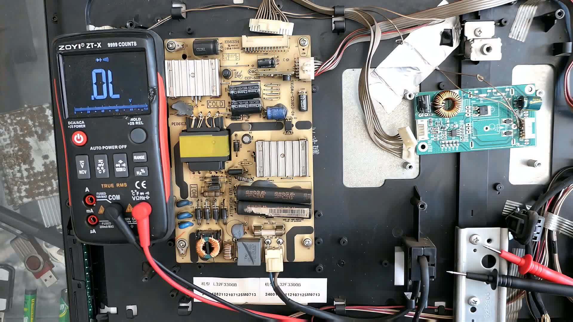 TCL液晶指示灯闪烁不开机,原来是恒流板短路